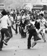 Apakah Indonesia Harus Kembali Dijajah Agar Tawuran Tidak Terjadi?