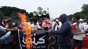 Aktivis Galang Ribuan Tanda Tangan dan Bakar Bendera ISIS