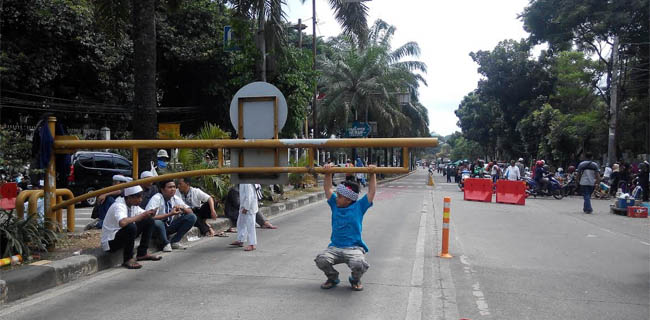 Jalan RM Harsono Ditutup
