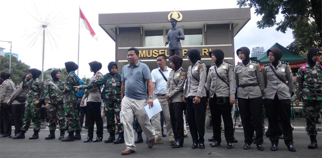 Puluhan Polwan Dan Kowad Berhijab Turut Amankan Demo FPI