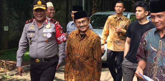 BJ Habibie Menuju TPS