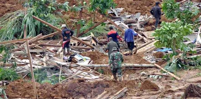 Kementan Bantu Peternak Korban Banjir Dan Longsor Di Pacitan