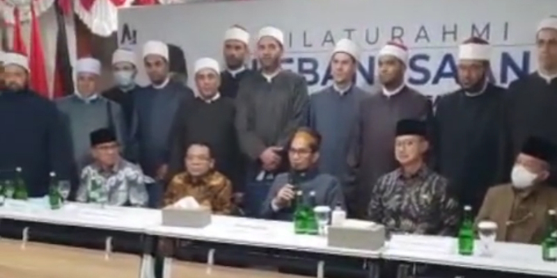 Lepas Penugasan 40 Syaikh Al-Azhar, Ustaz Adi Hidayat Promosikan ...