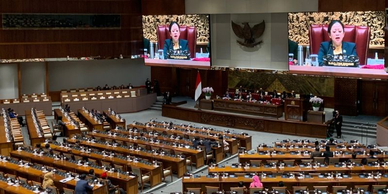 Tarik Semua Anggota DPR yang Kabur ke Luar Negeri